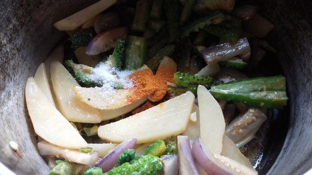 Ucche Chorchori – Ucche Aloo Begun Chorchori Sorshe Bata Diye ...