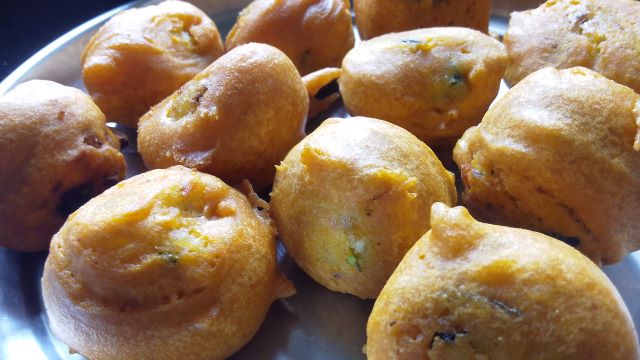 Aloo Bonda Tea-Time Snack | Batter-Fried Potato Balls - Seasonal Flavours