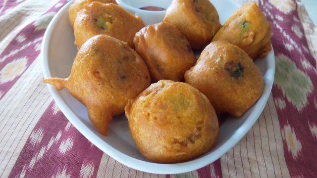 Aloo Bonda Tea-Time Snack | Batter-Fried Potato Balls - Seasonal Flavours
