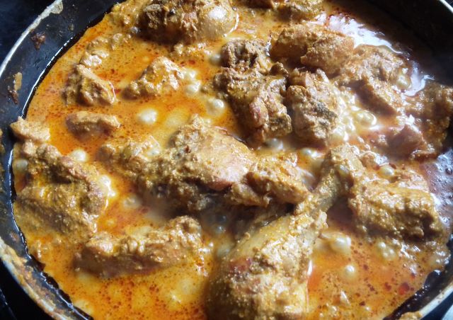 Badami Chicken In Creamy Almond Gravy – Murgh Badami Curry - Seasonal ...