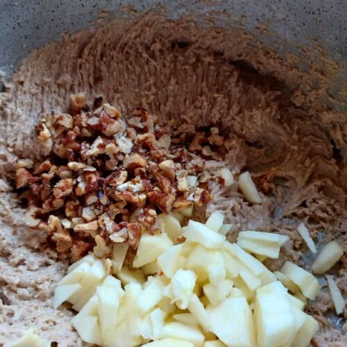 Cinnamon Walnut Apple Cake: A Fall Favorite - Seasonal Flavours